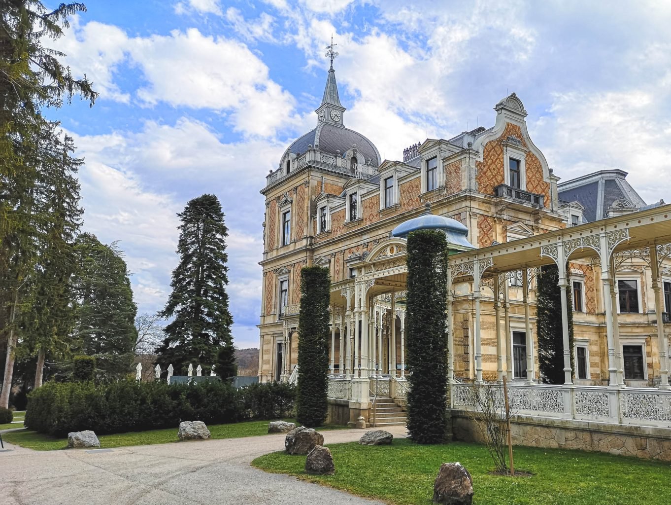 Local’s Guide to Hietzing, the 13th District of Vienna - Connecting Vienna